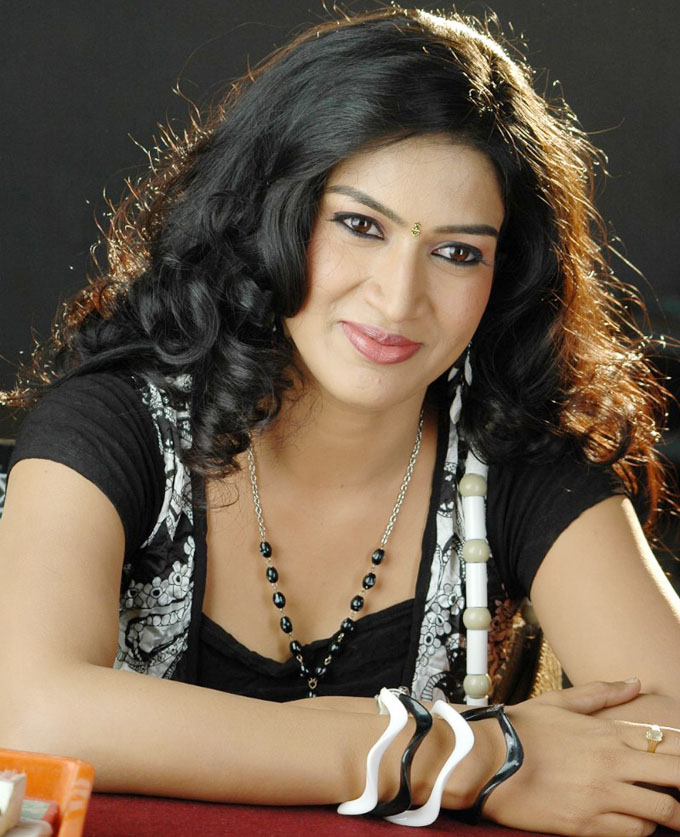 Vasu Movie Poster & Photos | Vasu Movie Location Pics | Vasu Telugu ...