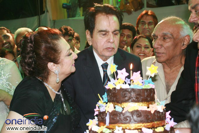 Dilip Kumar's 89th Birthday Bash - Filmibeat
