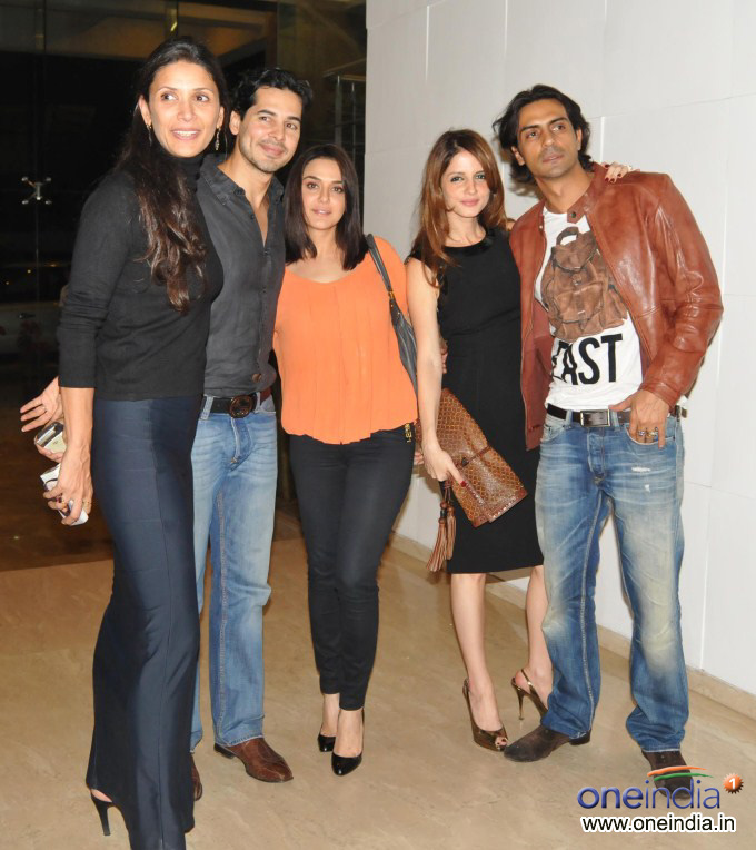 Farah Khan's House Warming Party - Filmibeat