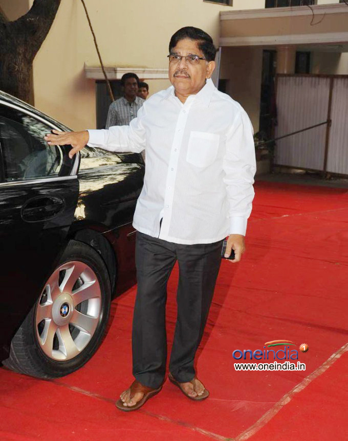 Yevadu First Look Launch - Filmibeat