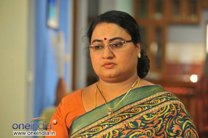 Bindu Panicker Photos: Find Latest HD Images, Pictures, Stills & Pics ...