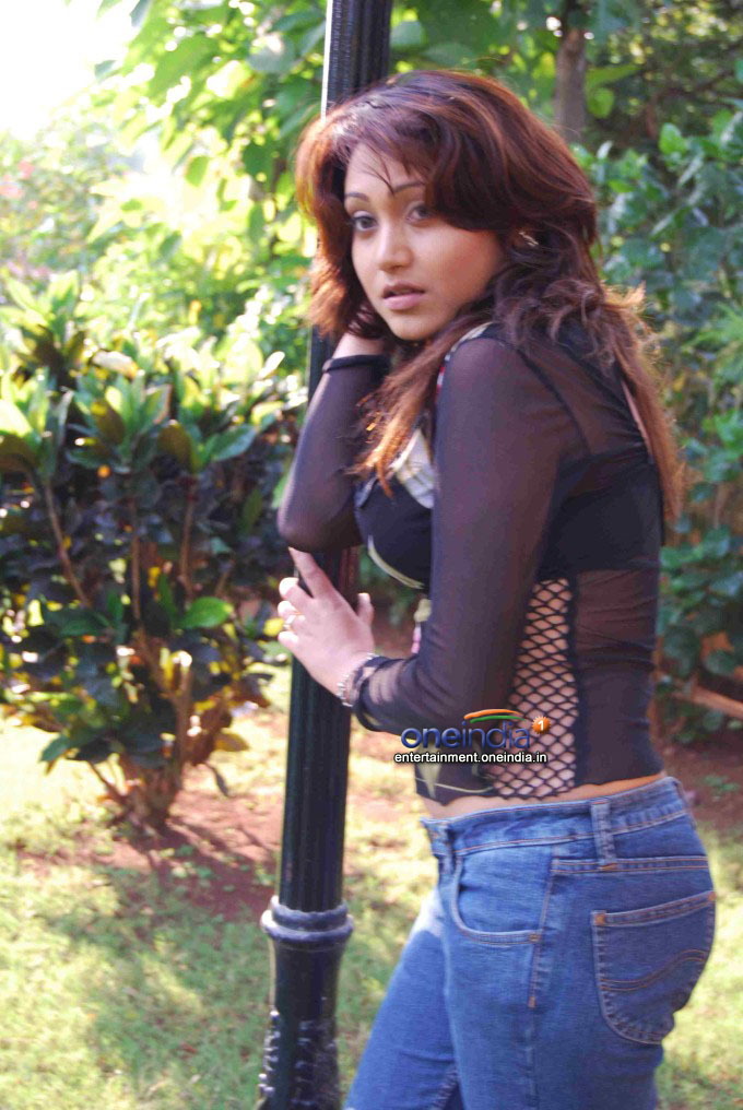 Take Off Bollywood Movie: Pooja, Shooting Stills, Location Photos ...