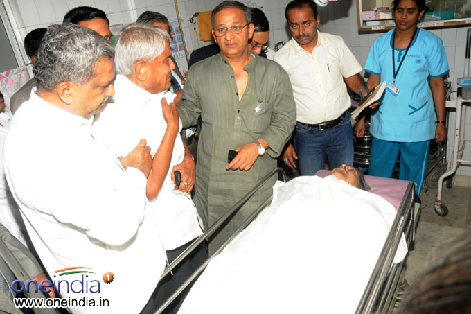 Dr. V. S. Acharya - Final Darshan - Filmibeat