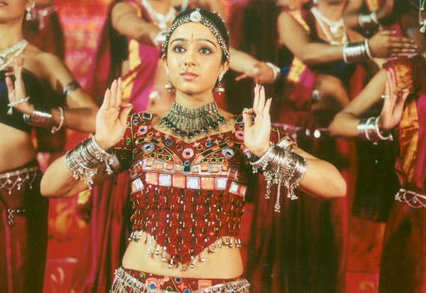 Pournami Movie Poster & Photos | Pournami Movie Location Pics ...