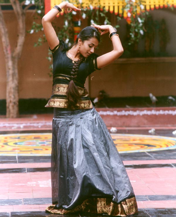 Pournami Movie Poster & Photos | Pournami Movie Location Pics ...