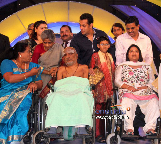 IBN7 Super Idols Awards - Filmibeat