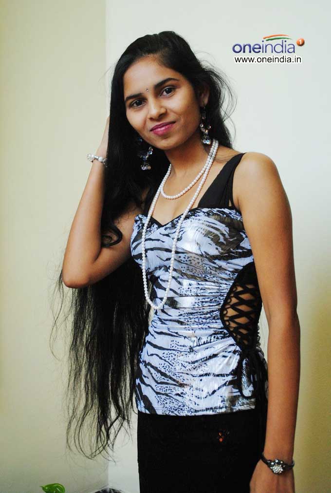 Sameera Photos: Find Latest HD Images, Pictures, Stills & Pics - Filmibeat