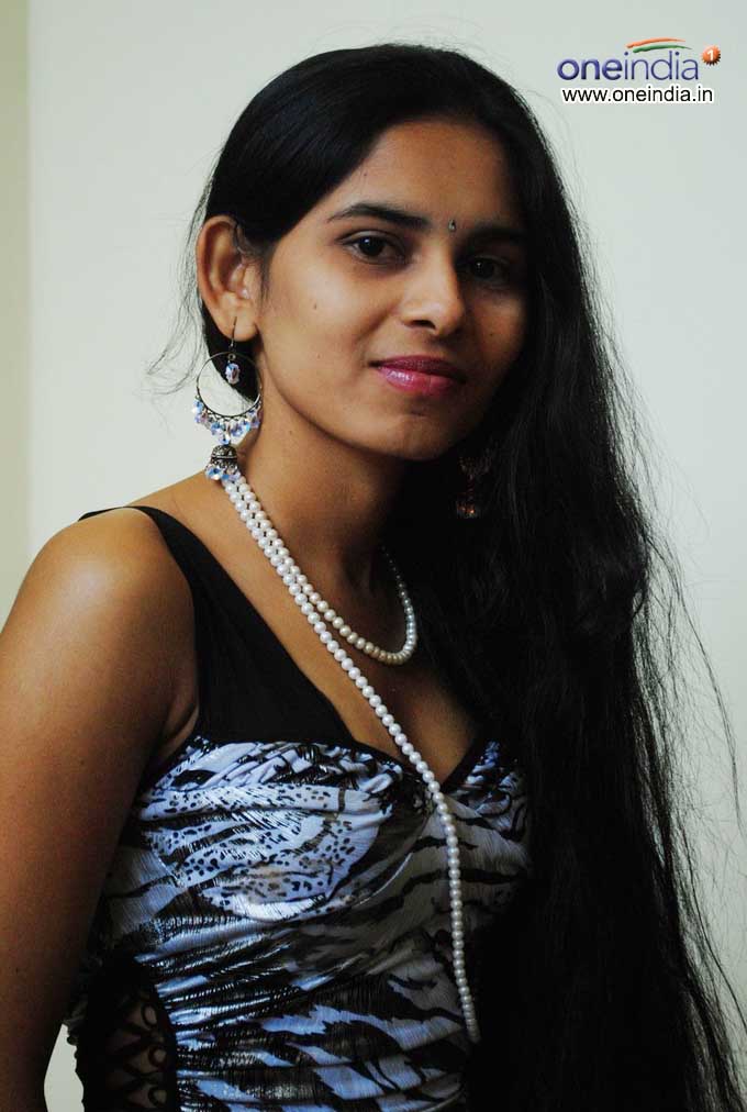 Sameera Photos: Find Latest HD Images, Pictures, Stills & Pics - Filmibeat