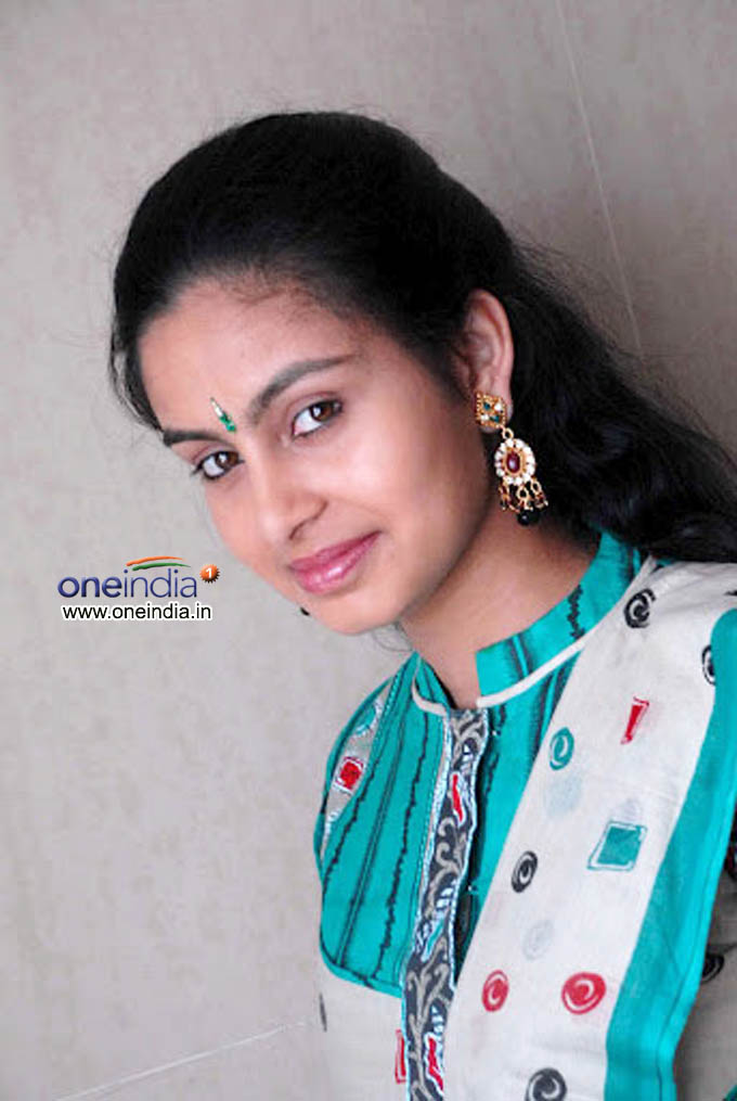 Chandrudu Telugu Movie: Pooja, Shooting Stills, Location Photos & First ...