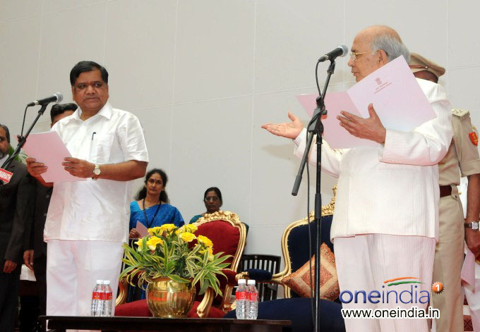 Jagadish Shettar sworn in as Karnataka CM - Filmibeat