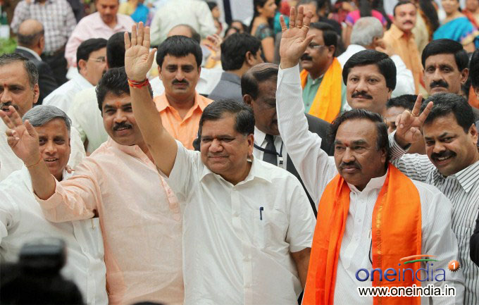 Jagadish Shettar sworn in as Karnataka CM - Filmibeat