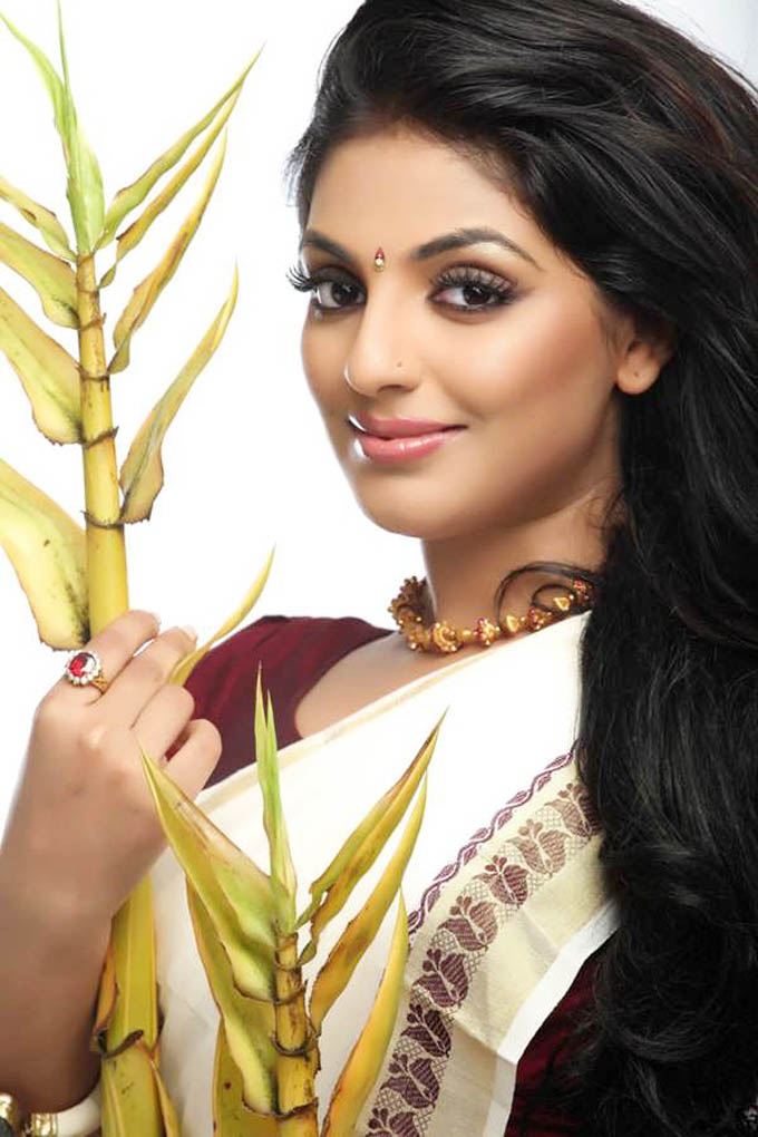 1stbuzz Mythili Hot Photos Matinee Mythili Glamour Scene YouTube