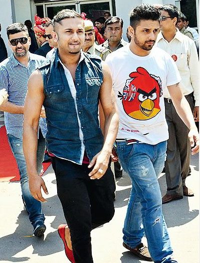 Bollywood Celebs at Kishore Lulla's Daughter's Wedding - Filmibeat