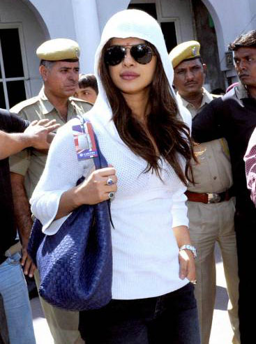 Bollywood Celebs at Kishore Lulla's Daughter's Wedding - Filmibeat