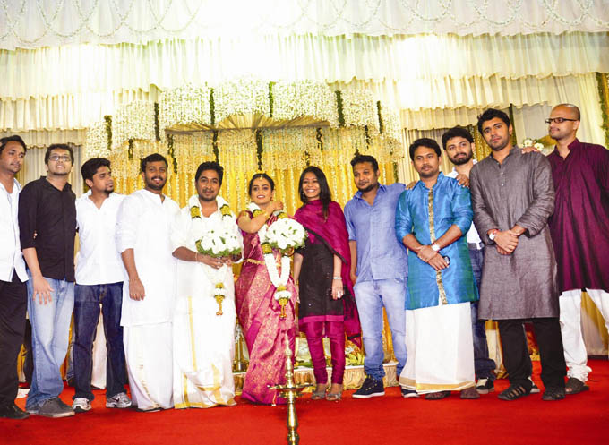 Vineeth Sreenivasan and Divya Narayanan Wedding - Filmibeat