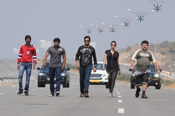 Gola Gola Telugu Movie: Pooja, Shooting Stills, Location Photos & First ...