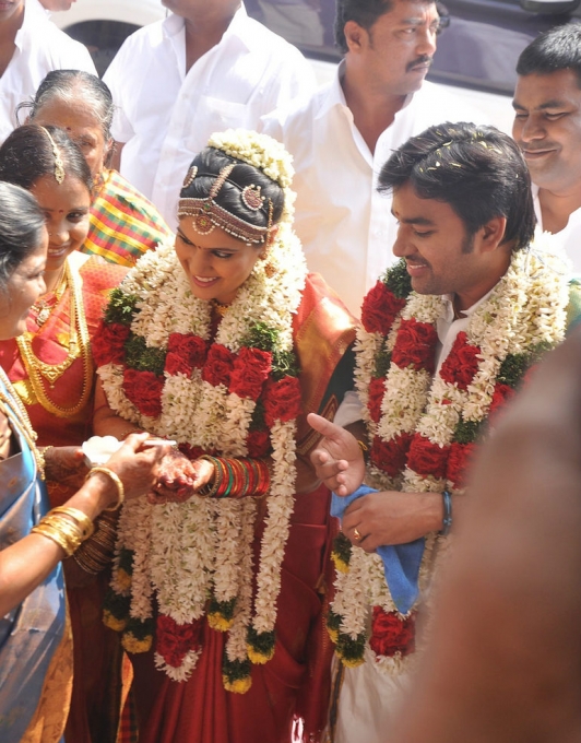 Boda De Shiva Y Priya 2 Cm Lord Shiva Bel Patra Solid Silver Handmade