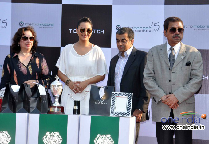 Sonakshi Sinha at Metro Motors Auto Hangar Race - Filmibeat