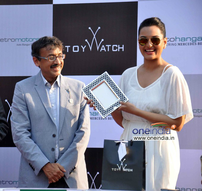 Sonakshi Sinha at Metro Motors Auto Hangar Race - Filmibeat