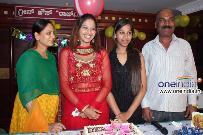 Actress Neha Patil Birthday Celebration - Filmibeat