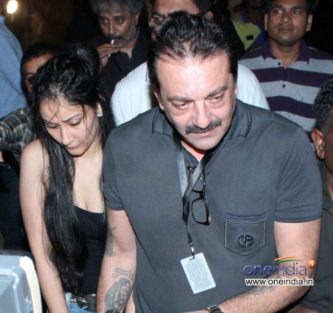 Celebs Grace 'Guns N Roses' Concert - Filmibeat