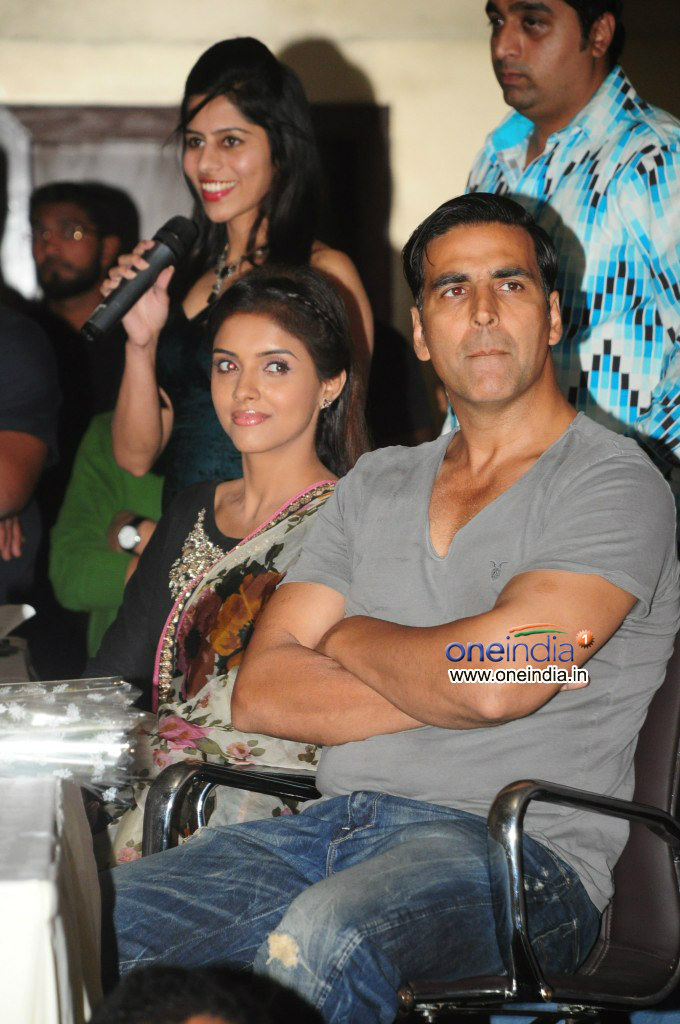 Khiladi 786 Movie Promotion - Filmibeat