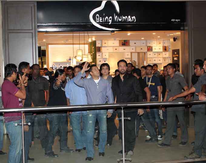 Salman Khan Visits Being Human Store - Filmibeat