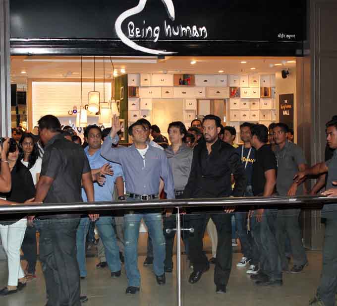 Salman Khan Visits Being Human Store - Filmibeat
