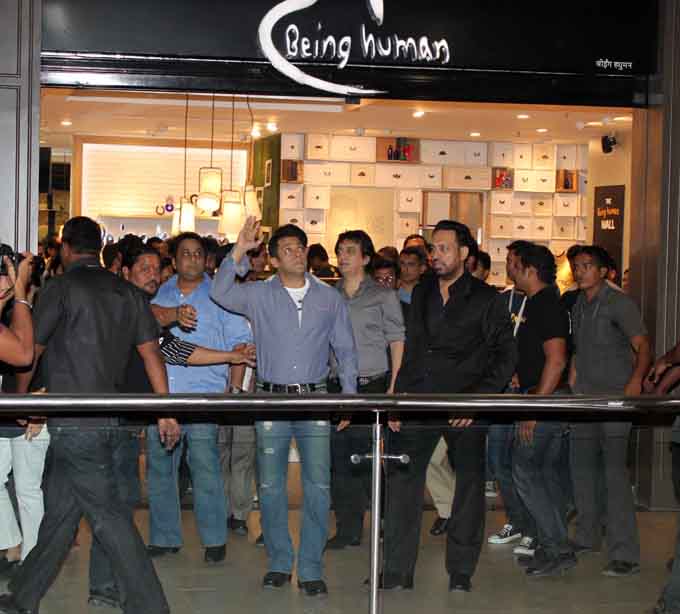 Salman Khan Visits Being Human Store - Filmibeat