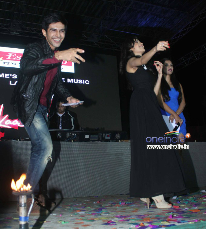 Akaash Vani Movie Promotion - Filmibeat