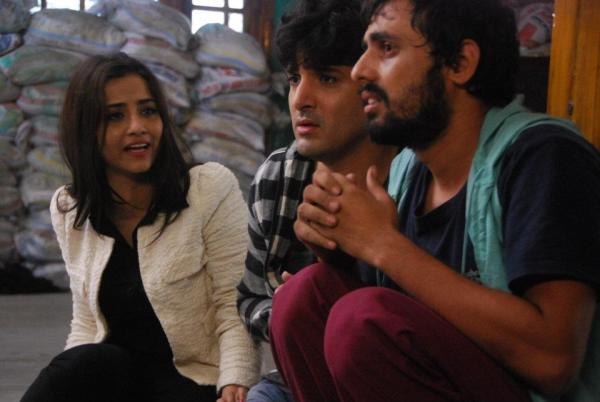 Identity Card Bollywood Movie: Pooja, Shooting Stills, Location Photos ...