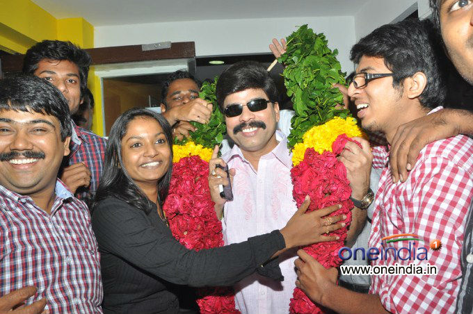 Power Star Srinivasan at Radio City - Filmibeat