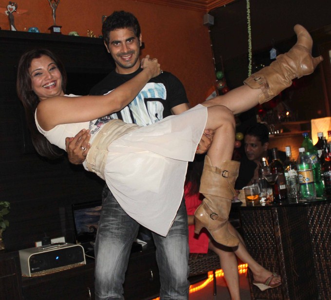 Deepshika hosted a birthday party for her husband Kaishav Arora - Filmibeat
