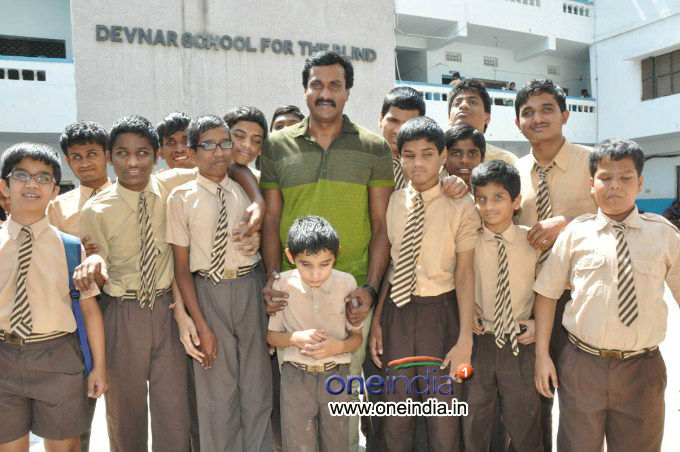 Sunil Birthday at Devnar Blind School - Filmibeat