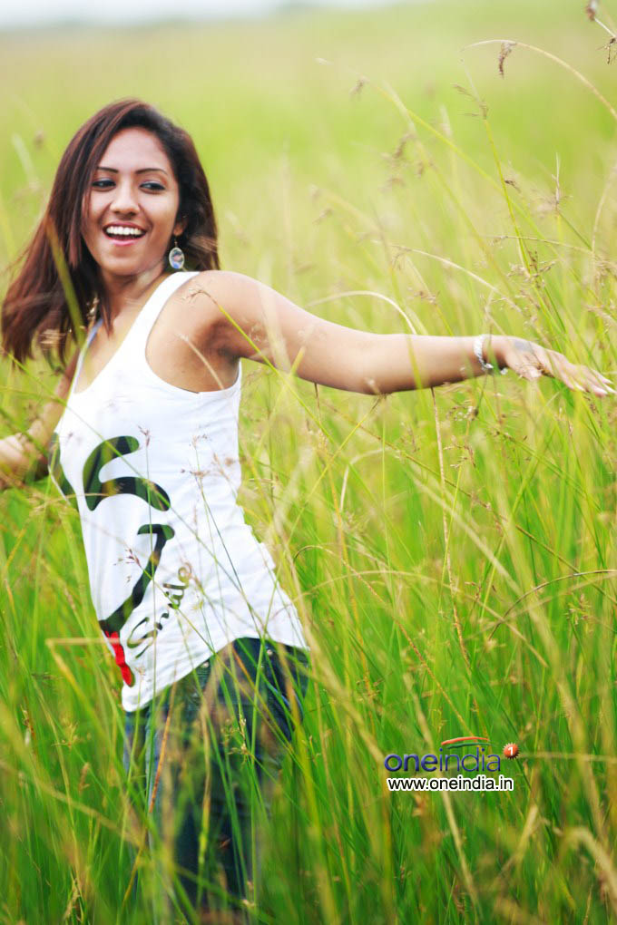 Asha Felsia Photos: Find Latest HD Images, Pictures, Stills & Pics ...