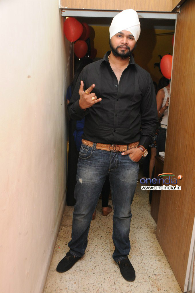 Preety Bhalla's Birthday Bash - Filmibeat