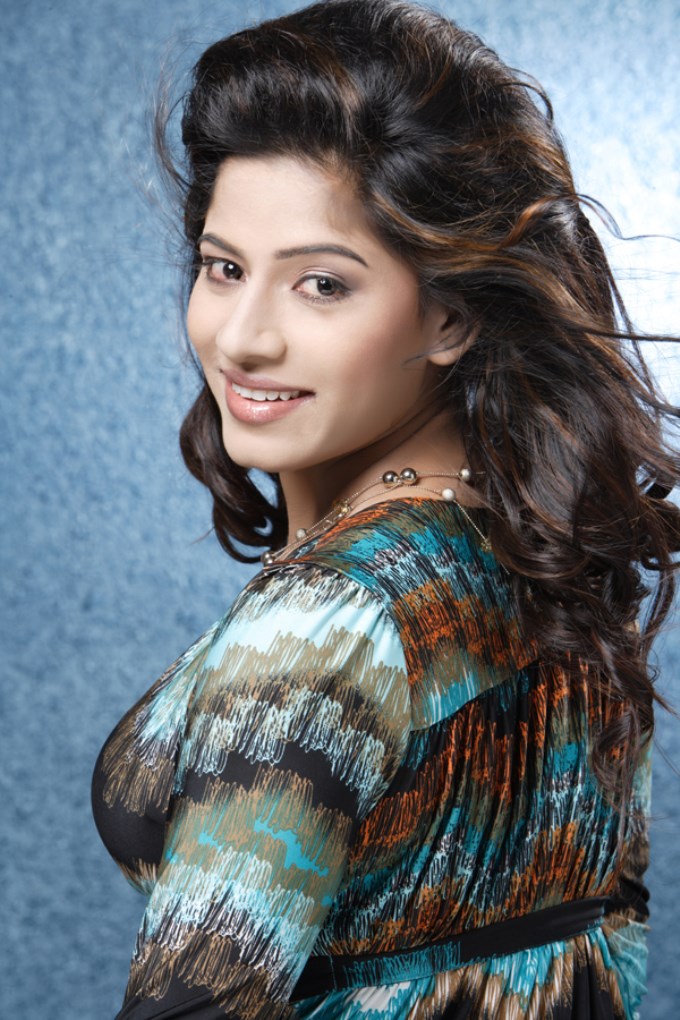Meenal Movies | Meenal: Height, Age, Husband, Boyfriend, Biography ...