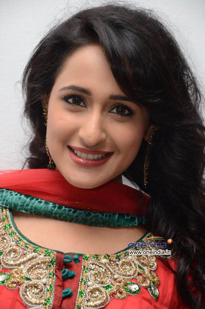50+ Pragya Photos: Find Latest HD Images, Pictures, Stills & Pics ...