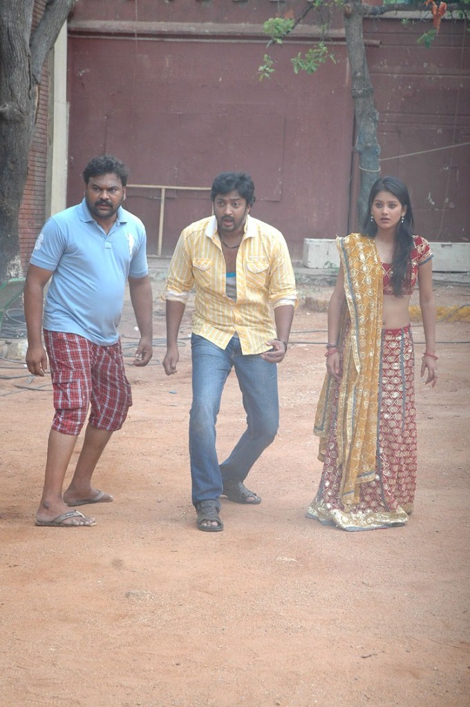 Pakado Pakado Telugu Movie: Pooja, Shooting Stills, Location Photos ...