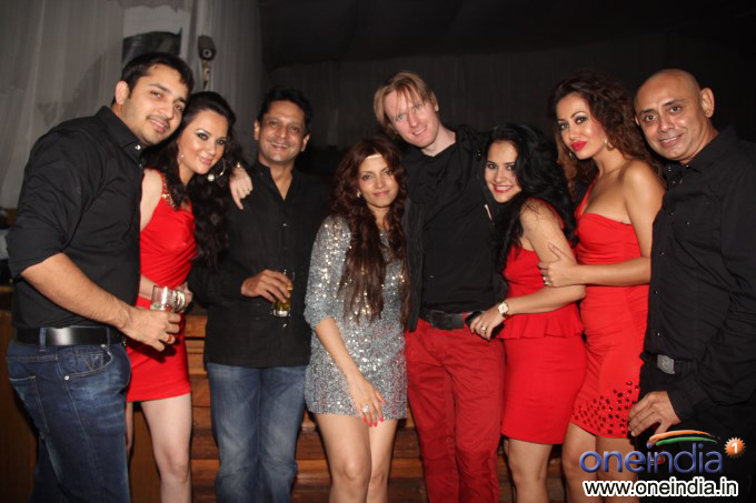 Shama Sikander's 32nd Birthday Bash - Filmibeat