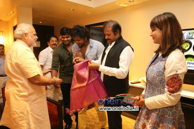 Mohan Babu Family meets Narendra Modi - Filmibeat