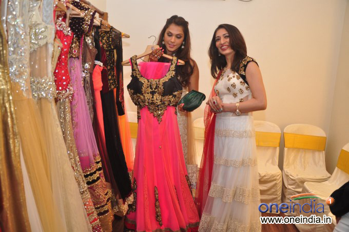 Isha Koppikar unveils Sujata Ahuja and Sanjay Lalwani's Bridal ...