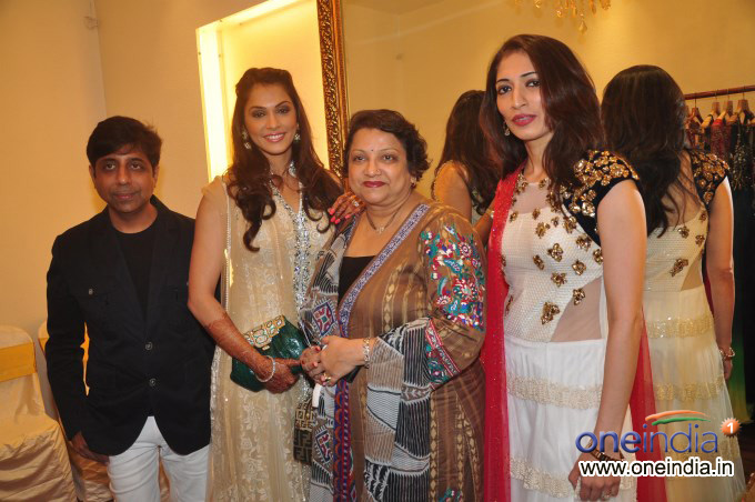 Isha Koppikar unveils Sujata Ahuja and Sanjay Lalwani's Bridal ...
