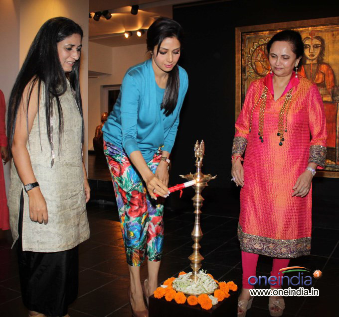 Sridevi at Rini Dhumal and Seema Kohli's Art Showcase - Filmibeat