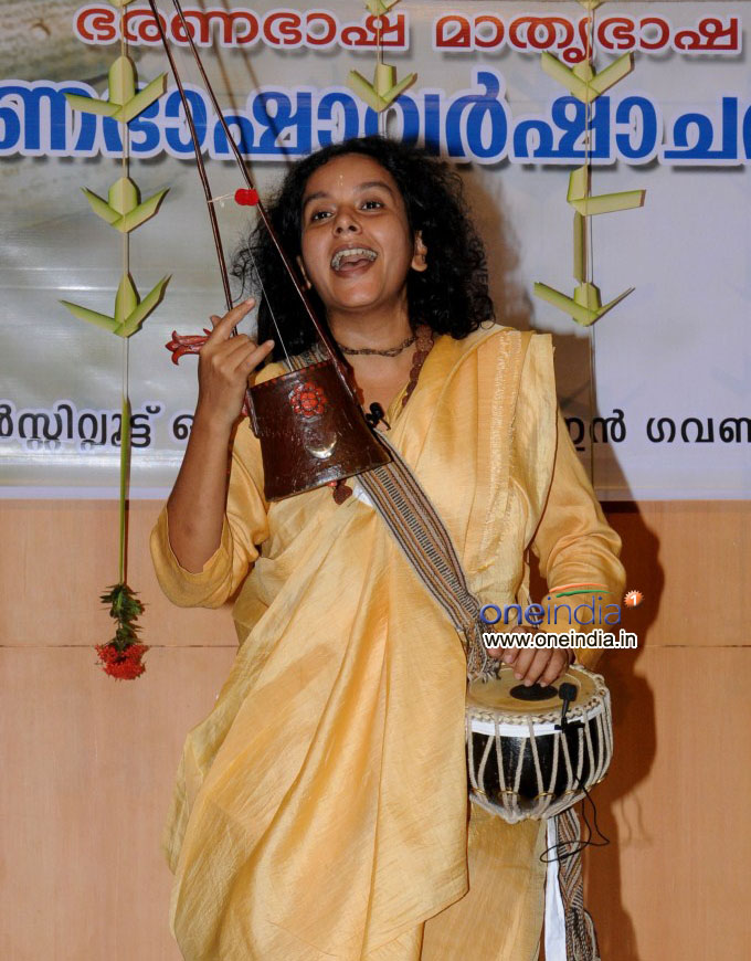 Parvathy Baul performs in Institute of Management in Government - Filmibeat