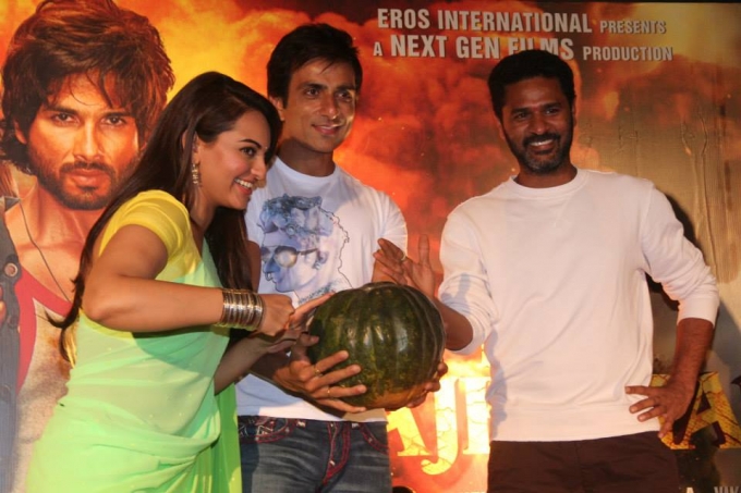 Launch of R... Rajkumar second trailer - Filmibeat