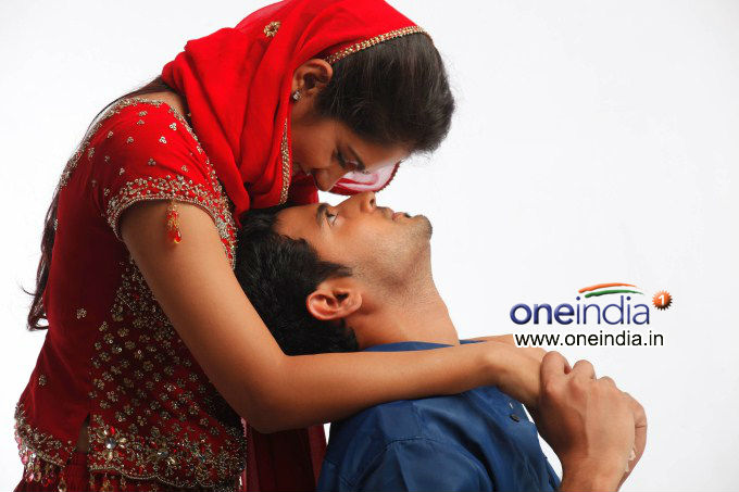 Hum Tum Telugu Movie: Pooja, Shooting Stills, Location Photos & First ...