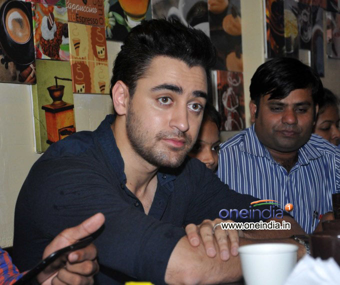 Imran Khan meet the winners of Bru Gold Coffee Bean contest - Filmibeat