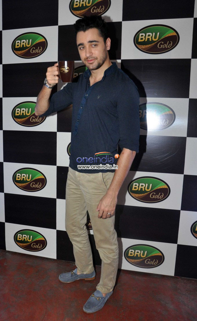 Imran Khan meet the winners of Bru Gold Coffee Bean contest - Filmibeat