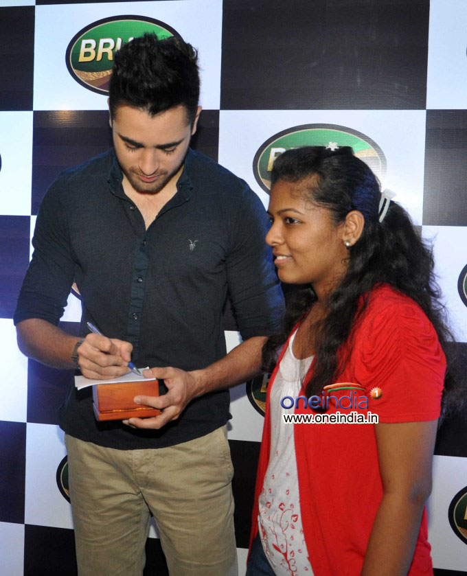 Imran Khan meet the winners of Bru Gold Coffee Bean contest - Filmibeat